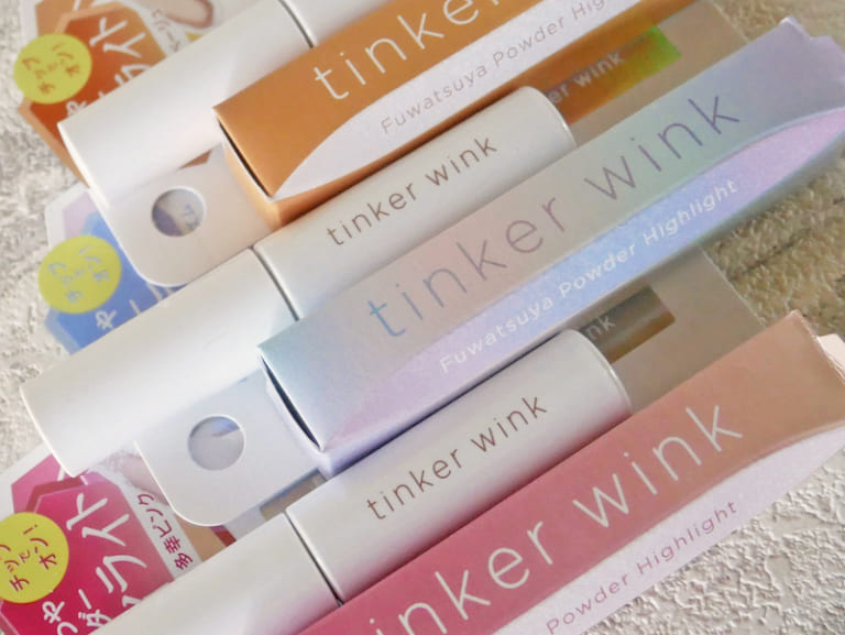 パウダーなのにチップタイプが新しい！tinker winkのふわつやパウダーハイライト新発売 | ビューティープレスマン